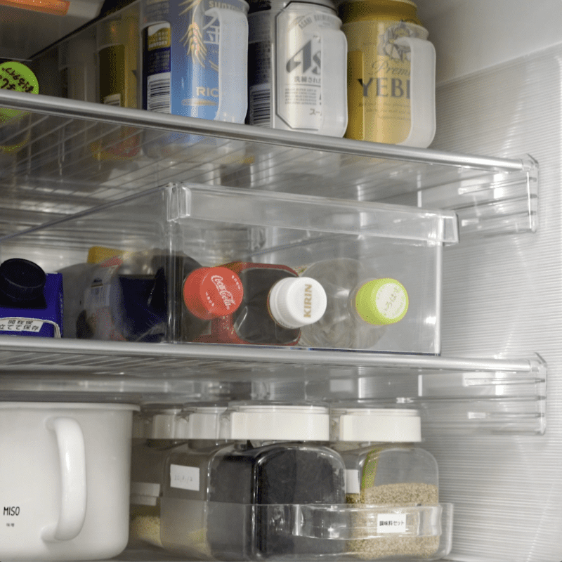 ごちゃつく冷蔵庫をスッキリ！ペットボトルや調味料の収納術 – Onnela[オンネラ]｜暮らしに『楽』を、家族にワクワクを。